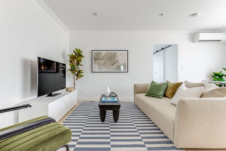 Two Bedrooms Ocean View Apartment - Coogee