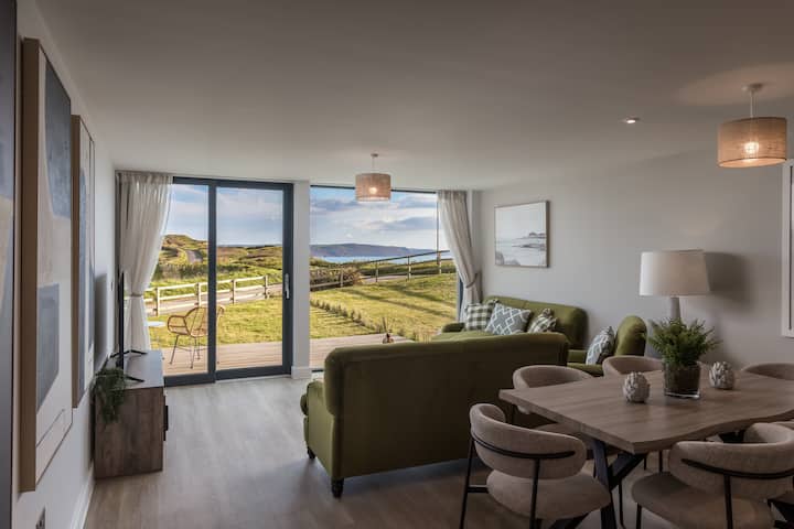 Sea View 3 Bed Apt, Moments To Beach, Sleeps 6 - Bude