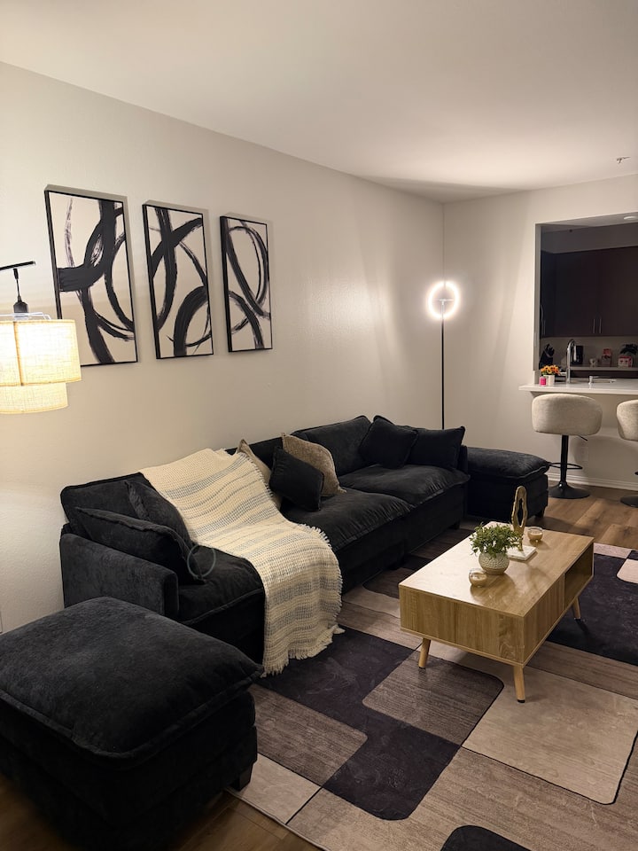 Stunning Marina Del Rey Condo - Venice Beach, CA