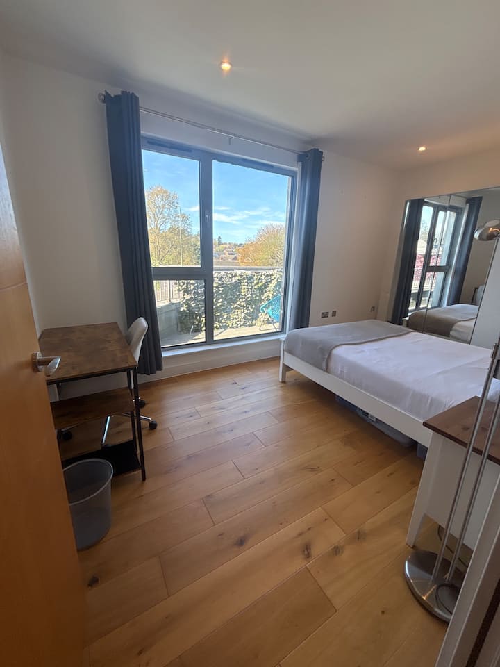 One Bed Free Parking River Walk Apartment - Henley-on-Thames