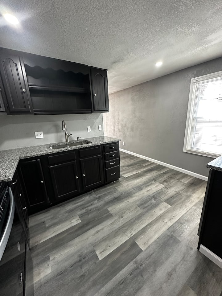 Bluebird Bungalow - Independence, MO