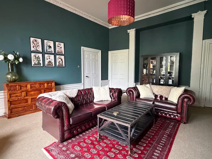 Amazing Georgian V Central Apt - 4 Bed, 3 Baths - Edinburgh