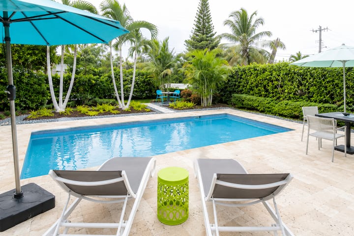Stylish Oasis W/pool, Mini Golf & Bbq - Fort Lauderdale, FL