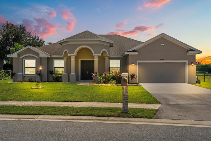 Elegant 3br House | Fun Game Room • Bbq Grill - Lake Wales, FL