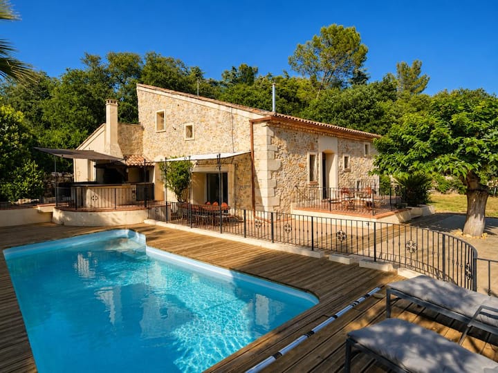 Villa En Pierre Avec Piscine Et Cuisine Dété - Marguerittes