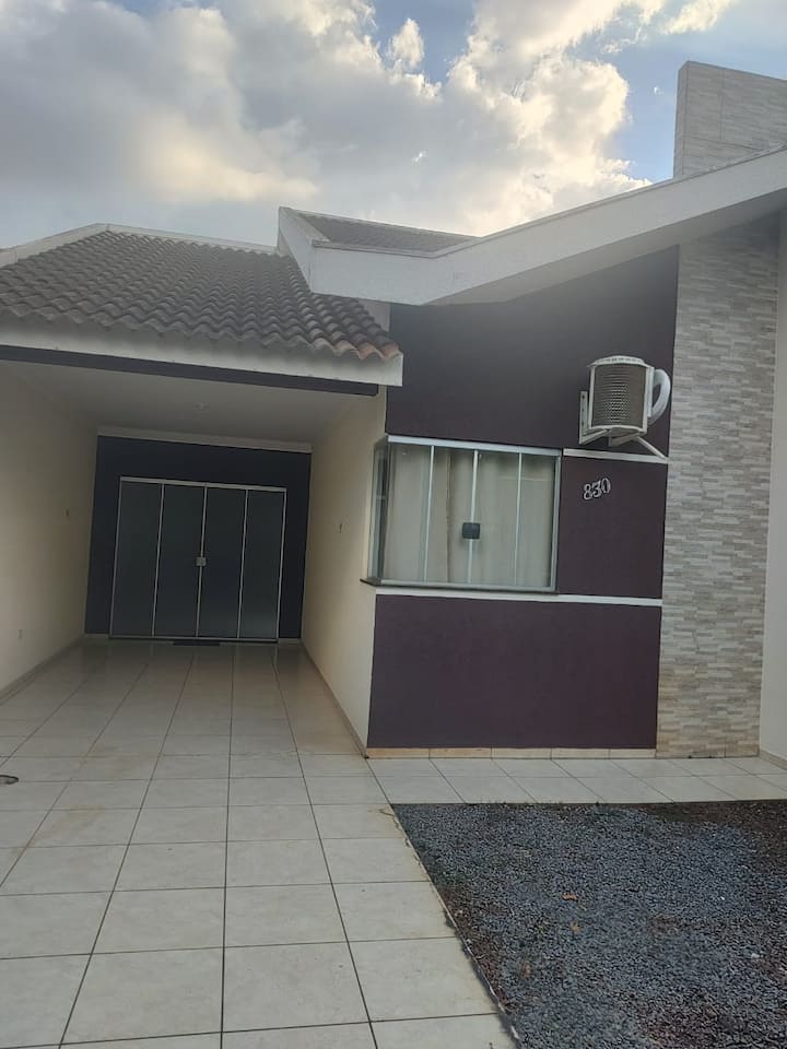 Casa Inteira Com Churrasqueira - Maringá