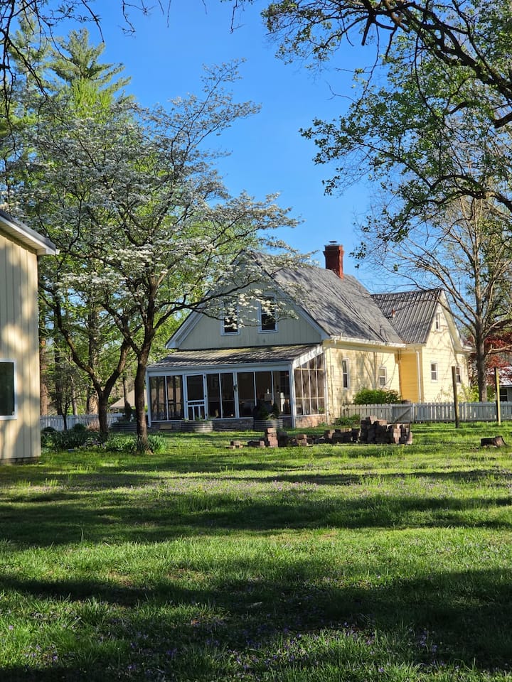 Derby Dreams Modern Convenience Meets County Charm - New Albany, IN