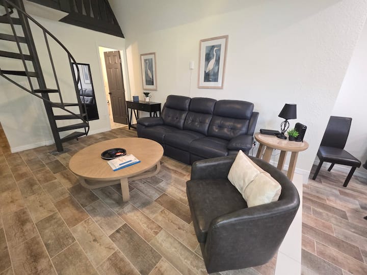 Cozy Cottage Loft, Pool, Pickle Ball, Theme Park - Clermont, FL