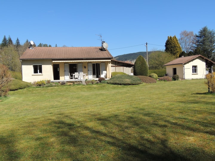 Maison De Campagne Au Bord De La Rivière - Thiers