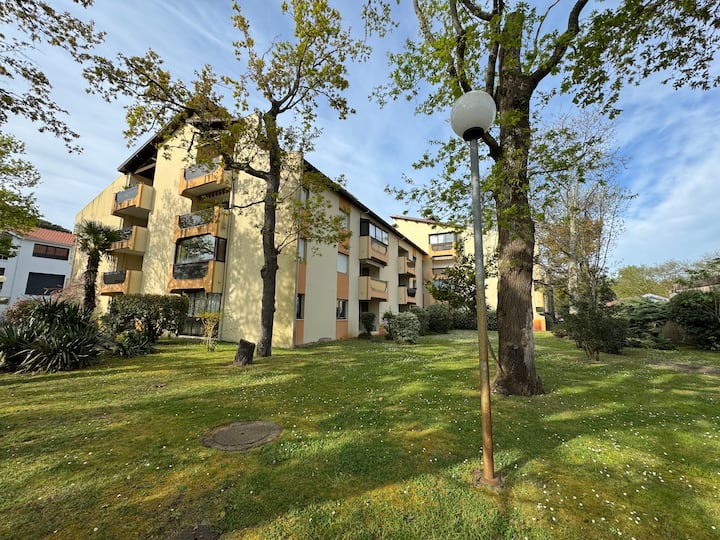 Un Havre De Paix Vous Attend En Plein Centre-ville - Andernos-les-Bains