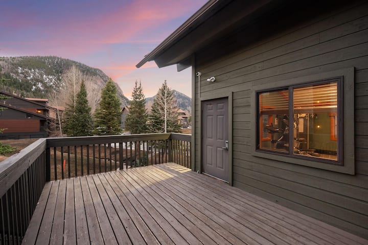 New Listing! Walkable Frisco Condo | Mtn Views - Frisco, CO