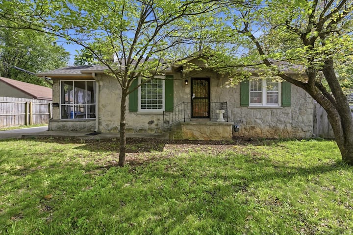 Central Cottage - Springfield, MO