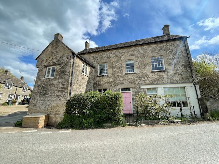 Charming Cotswold Home In The Heart Of Bisley - Stroud, UK