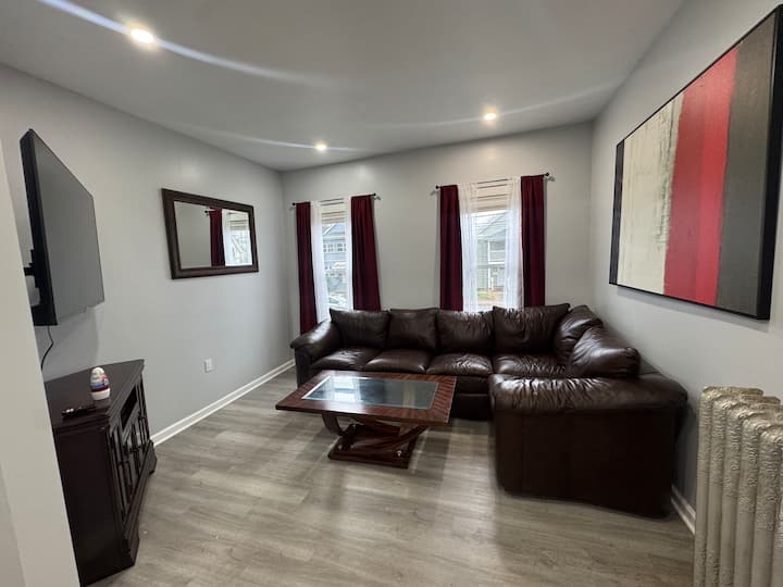 Pet Friendly Apartment In Bristol - Bristol, CT