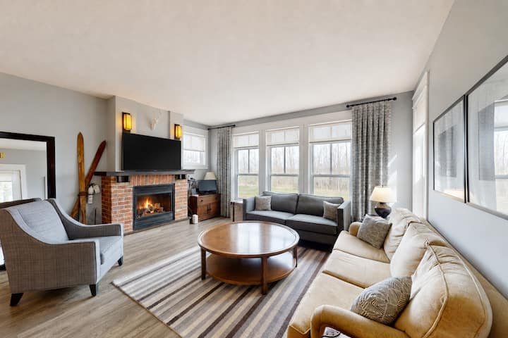 Peak To Green Escape: Mountain Views & Golf - Collingwood