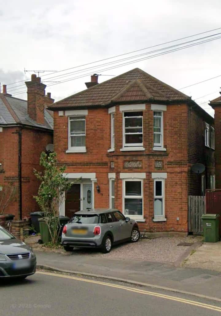 Central Maisonette With Garden And Parking - Shere