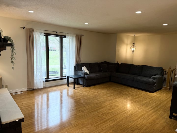 Luxury Bluff Retreat Near Wineries + Fire Pit - Grafton, IL