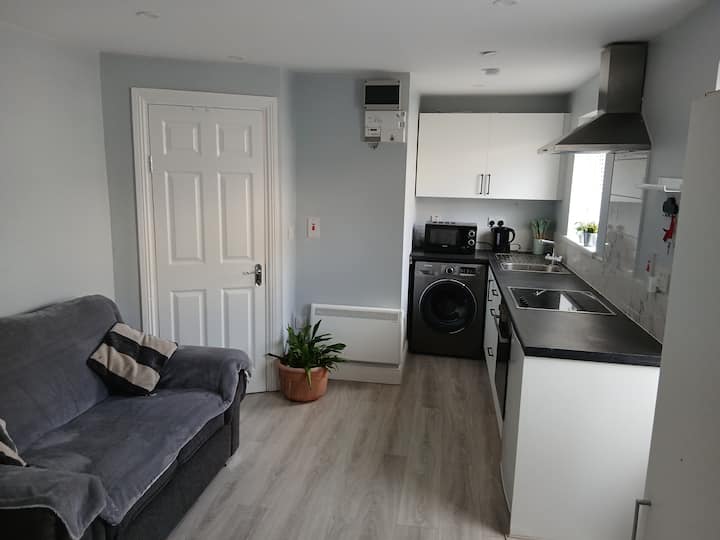 Delightful Studio Appartment Airport 12 Mins Away - Swords