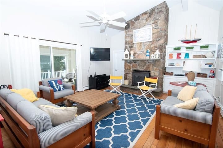 Cozy Briggs Farm Retreat! - Narragansett, RI