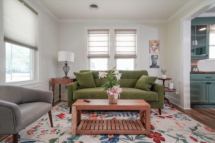 Comfortable Home W/ Large Deck Near Downtown - Tupelo, MS