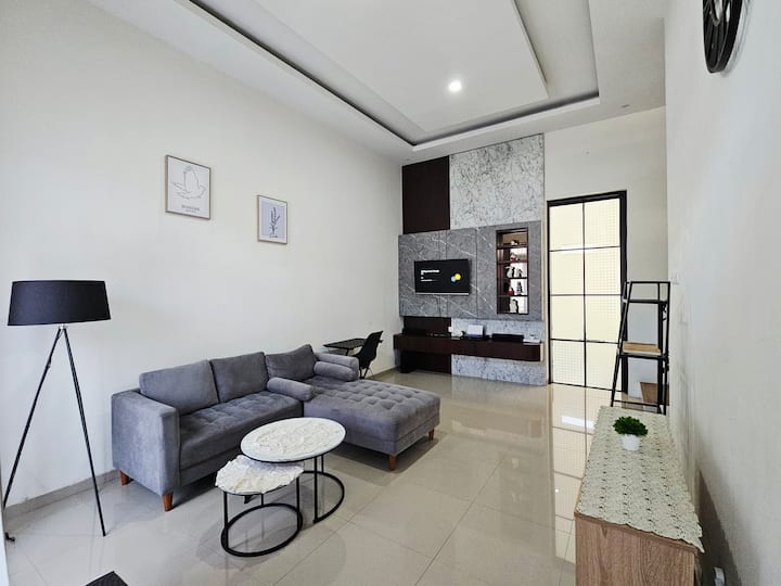 ​Modern Minimalist Home With Smart Lock & Wi-fi - Malang