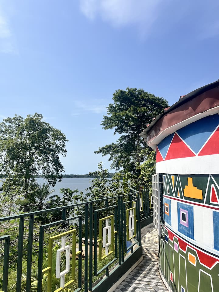 Pied Dans La Lagune à Lauzoua - Côte d'Ivoire