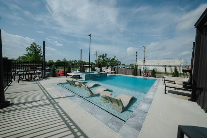 Upscale Studio Resort Amenities - Springfield, MO