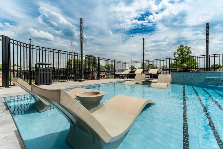 Upscale Studio Resort Amenities - Springfield, MO