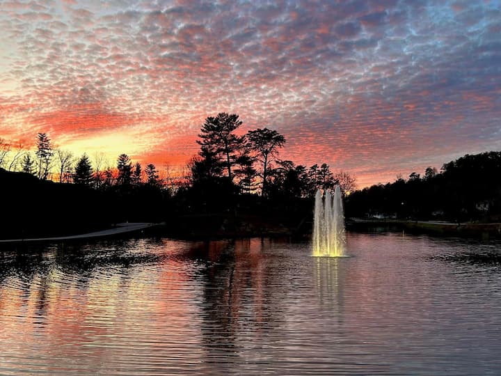 Modern With Lakeview, Fishing, Firepit, Pickleball - Weaverville, NC