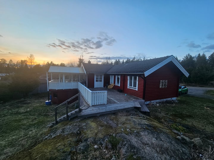 Modern Stuga Nära Sjö & Strand, Familjevänlig - Gnesta