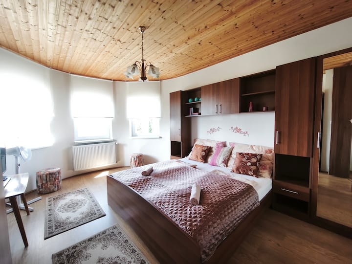 4 Fős Apartman Egy Családiház Emeletén - Balatonmáriafürdő