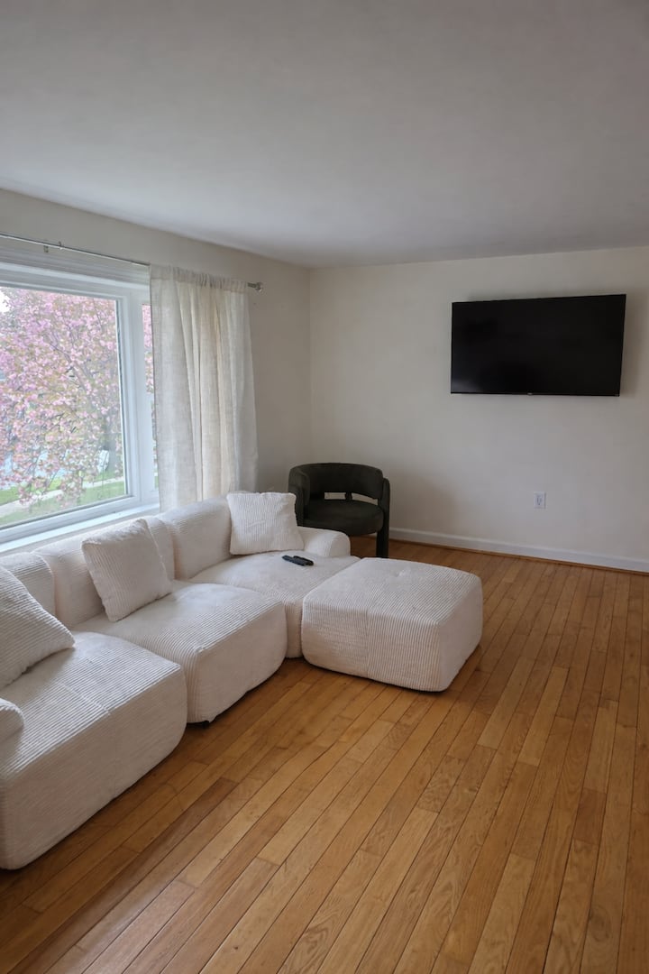 Spacious 4br Near Dc | Free Parking | Sleeps 11 - Waldorf, MD