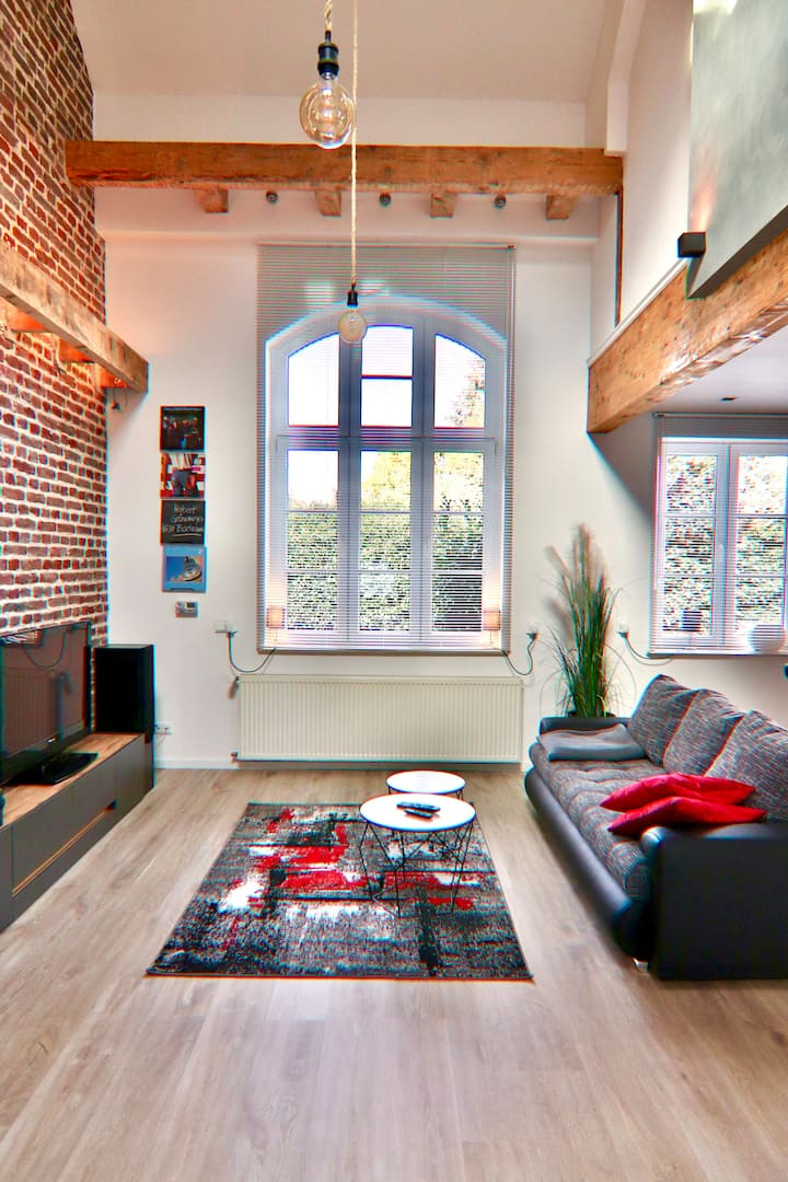 Turnhalle In Ehemaliger Dorfschule - Mönchengladbach