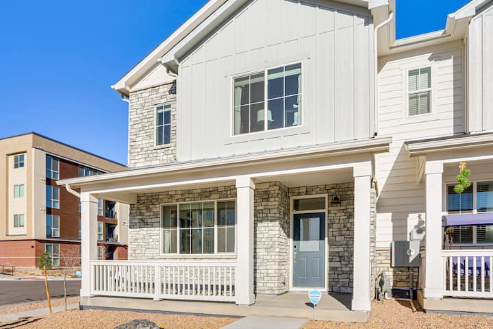 Work, Play & Explore Denver! Townhome Near Airport - Denver, CO
