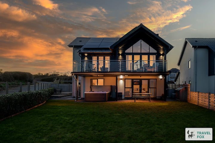 Sea View Terrace - With Hot Tub! - Anglesey