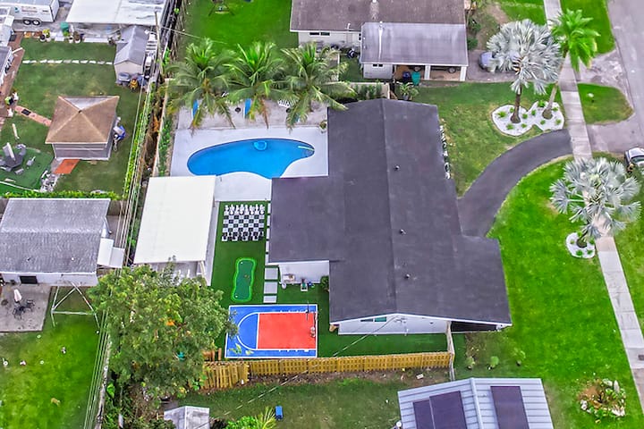 Backyard Paradise /Heated Pool / Mini Golf / Games - The Bahamas