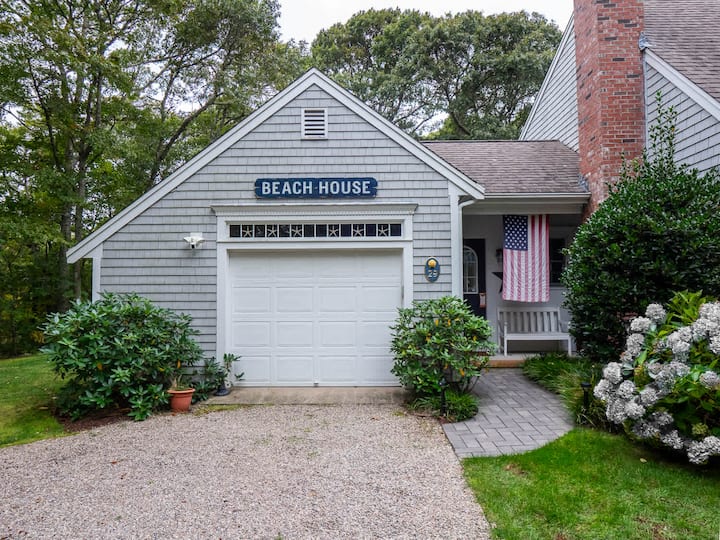 Relaxing Cape Cod Hideaway With Modern Comforts - Orleans, MA