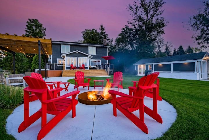 Luxury 4br Lakefront Cottage W/ Sauna & Dock! - Midland