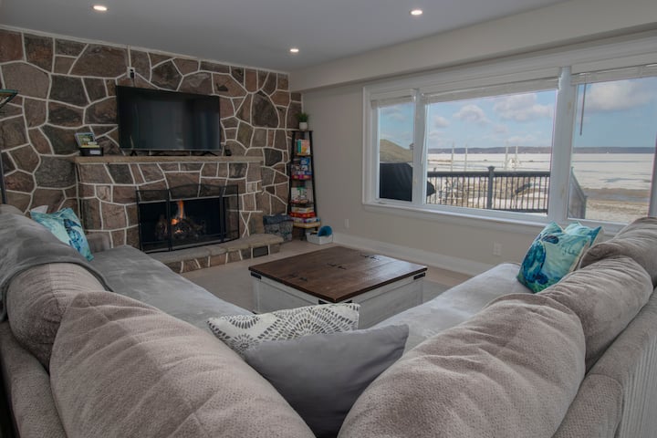 Luxury 4br Lakefront Cottage W/ Sauna & Dock! - Midland