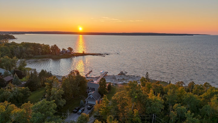 Luxury 4br Lakefront Cottage W/ Sauna & Dock! - Midland