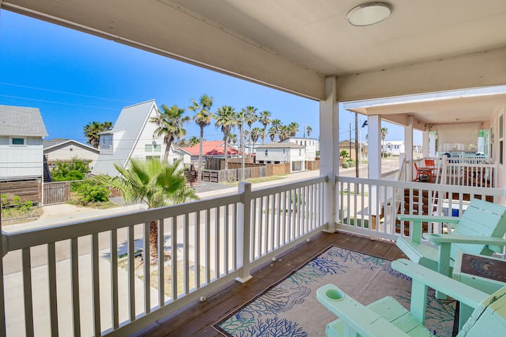 Walk Or Ride To Beach! Family Home W/ Patio Lounge - Port Aransas, TX