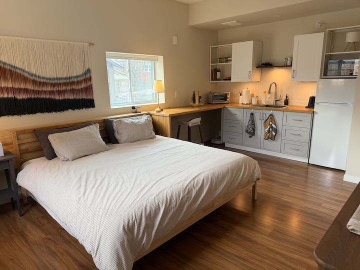 Perfect Little Garden Unit - Parma, OH