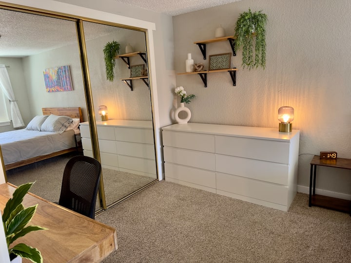 Elmira Guest House - Aurora