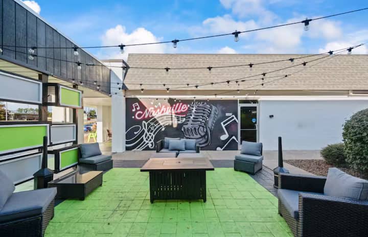 Sleek 2 Bed | 10 Min To Downtown + Bna Access - Nashville, TN