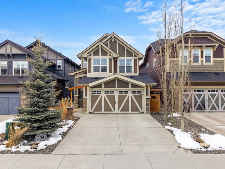 Sundown Haven | Fenced Yard | Park | Crib | Pets - Cochrane