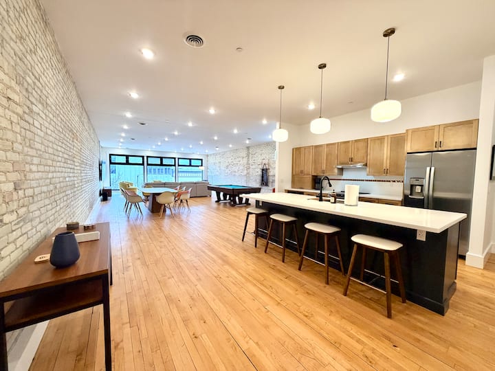 Loft 3~ Overlooking Tc! - Traverse City, MI