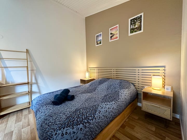 Nid Dans Les Arbres Tout Près Du Lac - Carcans