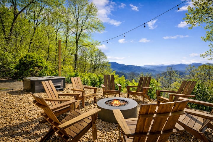 Epic Views, Hot Tub & Sauna - Mountain Retreat - Waynesville, NC