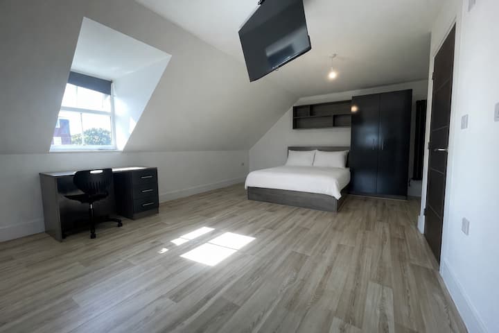 Top Floor Studio | Modern | Ideal For Long Stays - Reading