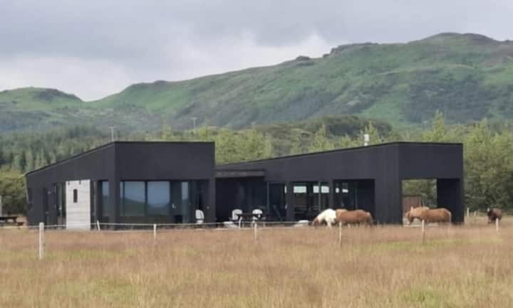 Private Luxury Lodge By The Highlands - Island